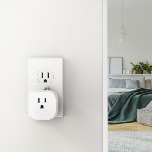 Ezlo PlugHub Energy Smart Hub and Plug In One – Home Tech Solution